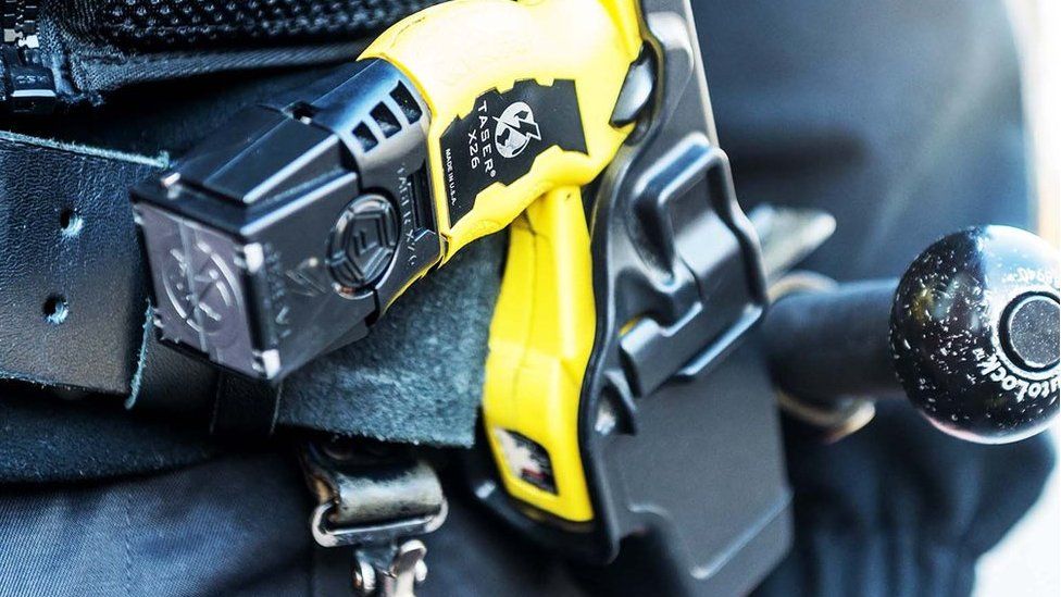 British Transport Police in Scotland to carry Tasers - BBC News