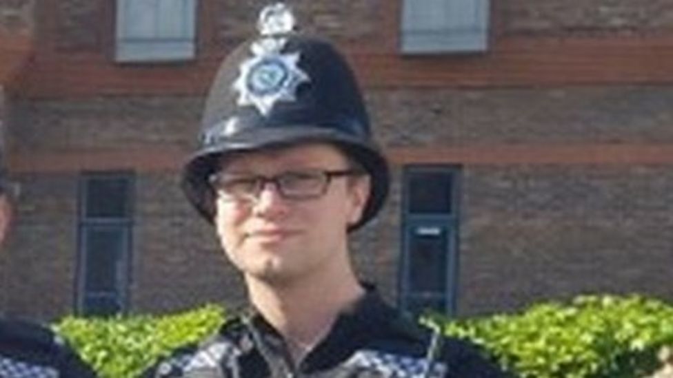Thames Valley PC 'overwhelmed' with inspiration award - BBC News