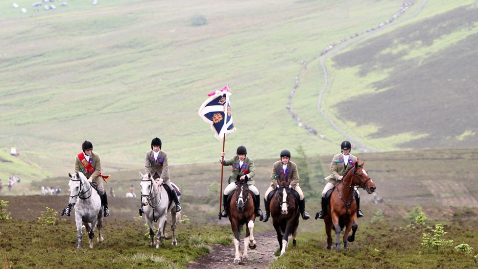 In pictures: Selkirk Common Riding - BBC News