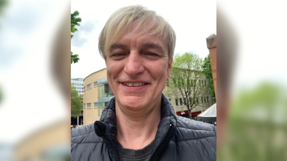 Bristol's van dwellers suffer as cost of living bites - BBC News