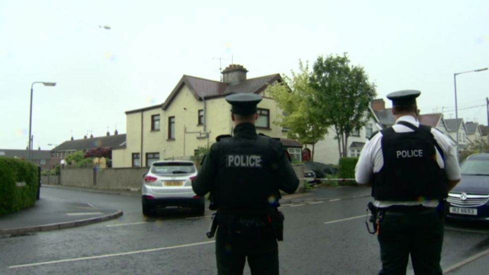 Lurgan bomb attack: Three of five men released - BBC News