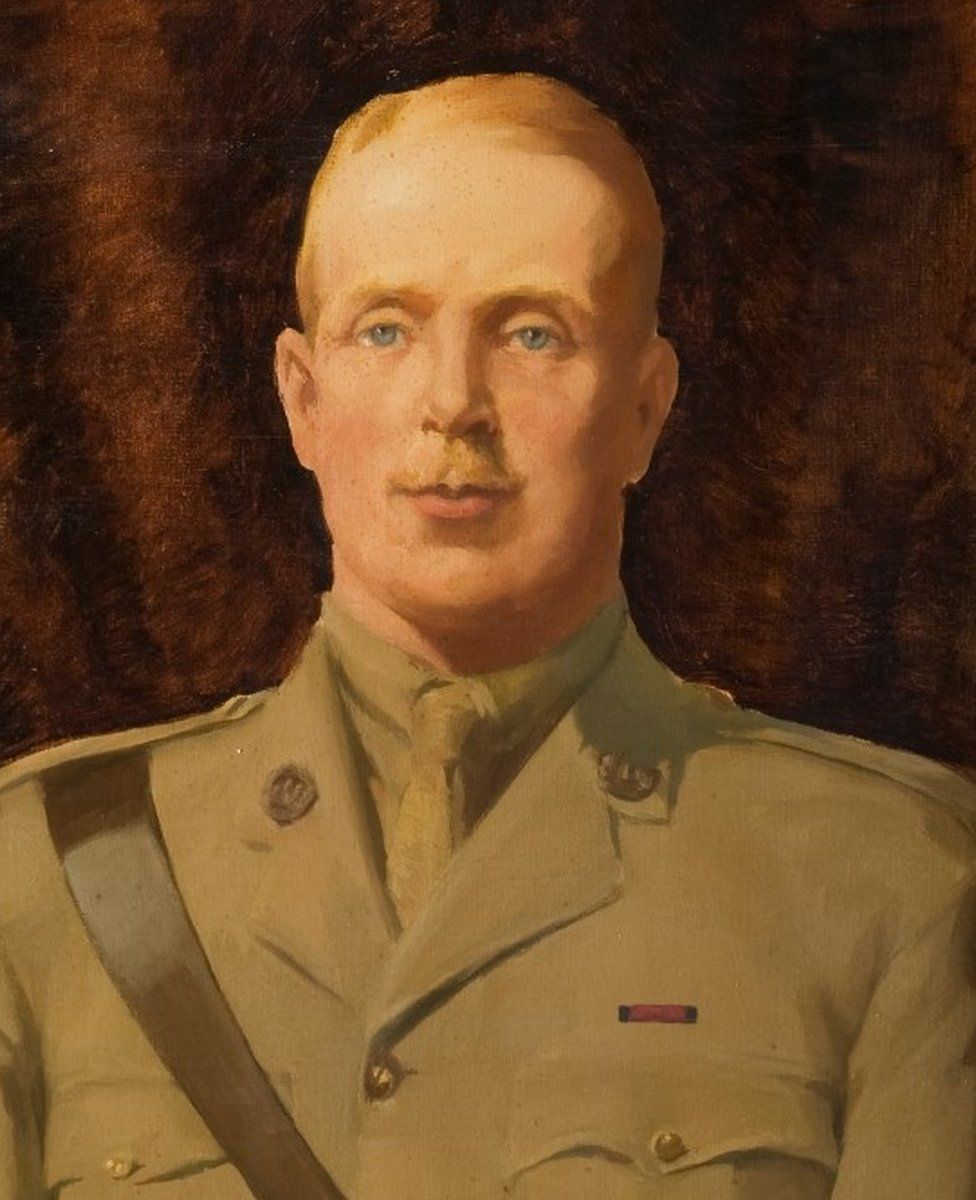 Edgar Mobbs: Events mark Passchendaele hero's death - BBC News