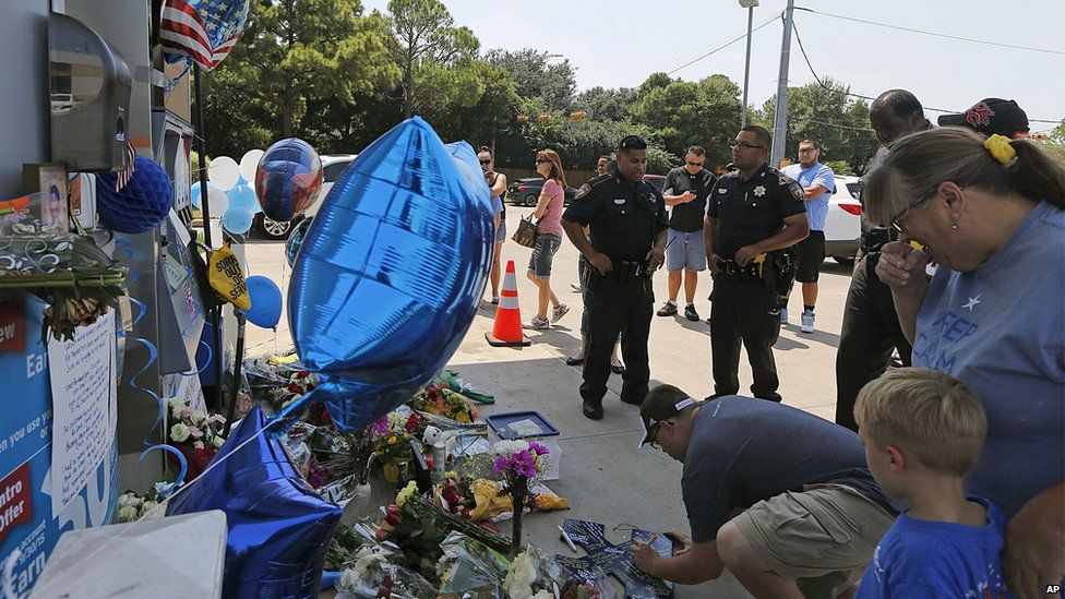 Texas man held in shooting death of sheriff's deputy - BBC News