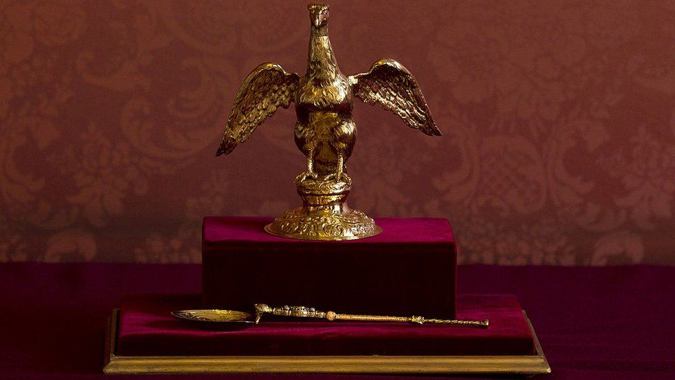 King's Coronation: Anointing oil to be animal-free - BBC Newsround