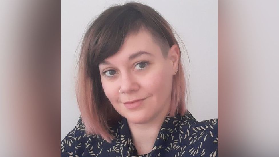 Autistic people four times more likely to be lonely, says study - BBC News