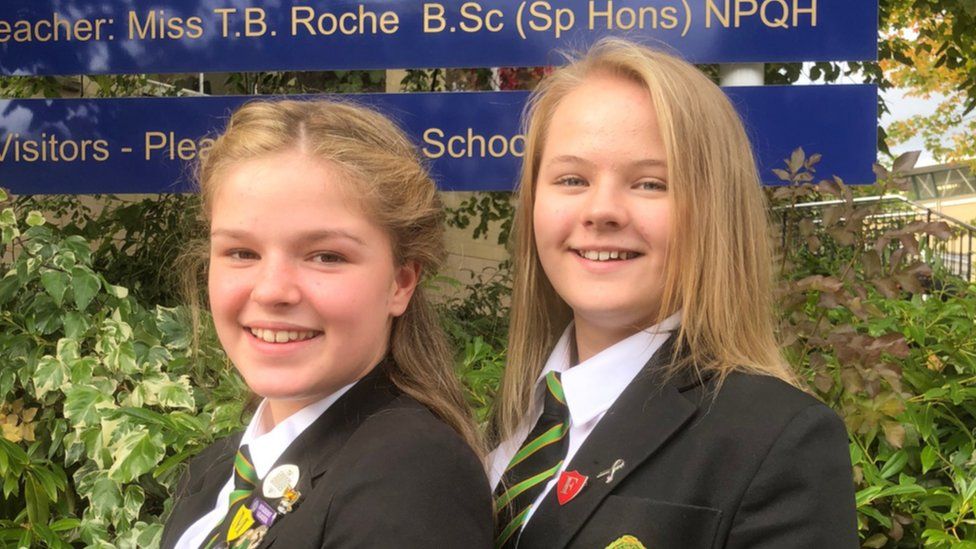 Manchester Arena survivor in bee memorial appeal for victim - BBC News