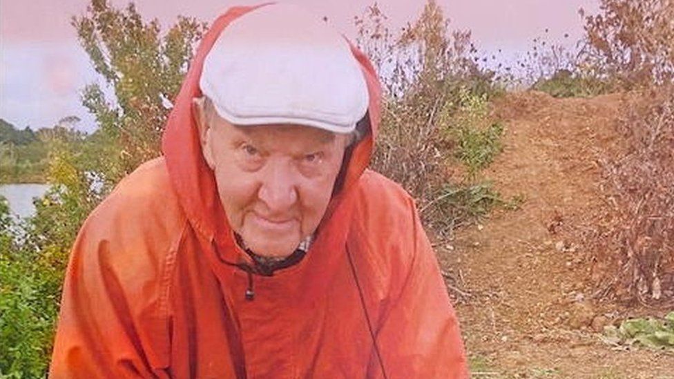 Aldham murder trial: Relative guilty of Donald Ralph killing - BBC News