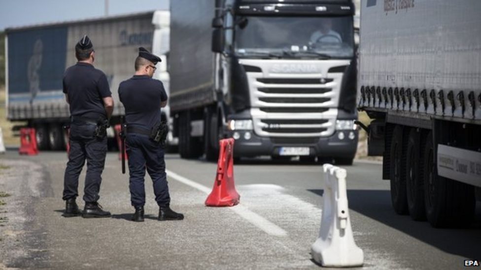 Newspaper headlines: 'We can't stop migrant chaos' - BBC News