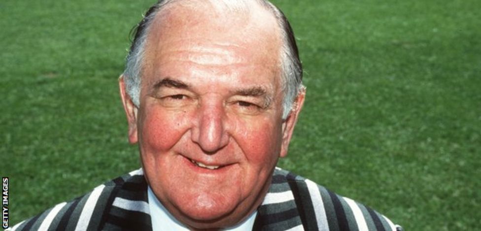 Tom Graveney: Obituary as former England batsman dies at 88 - BBC Sport