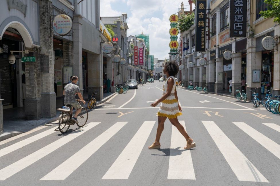 'How George Floyd's death changed my Chinese students' - BBC News