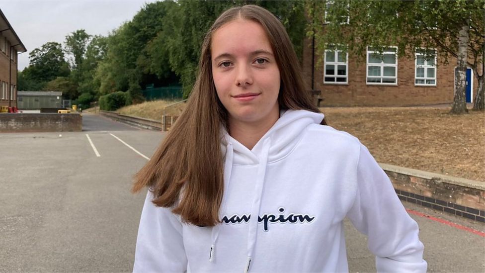 St Ivo Academy staff to strike over 'draconian' school policy - BBC News