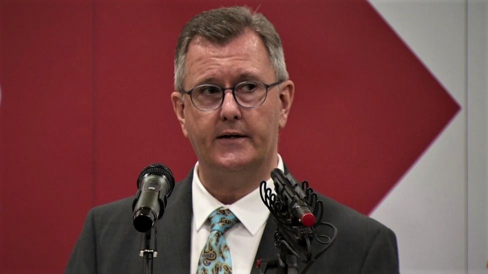 Givan resignation triggers fresh political crisis in NI - BBC News