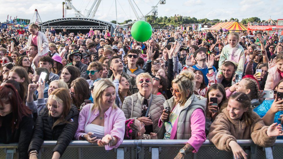 In pictures: Youth Beatz free music festival in Dumfries - BBC News