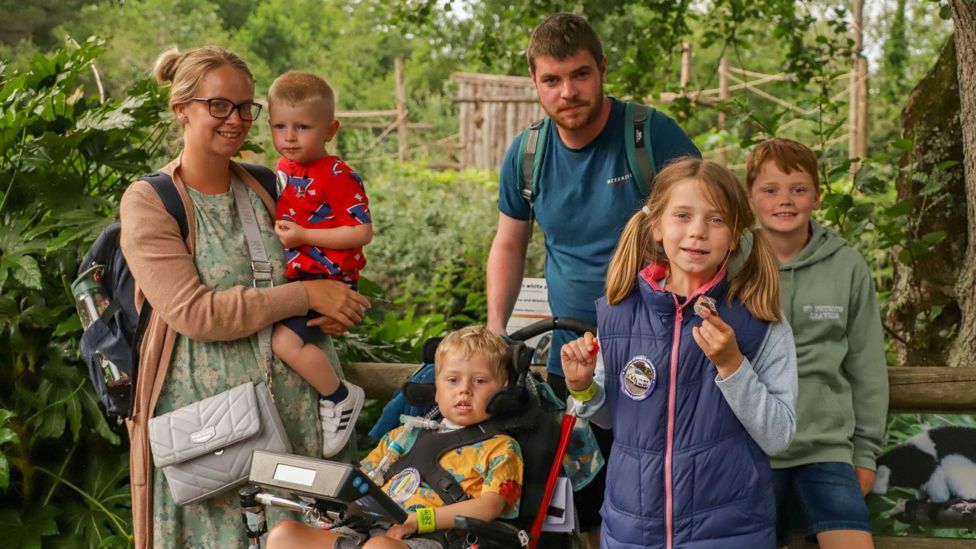 Chronically ill children enjoy special night at Newquay Zoo - BBC News