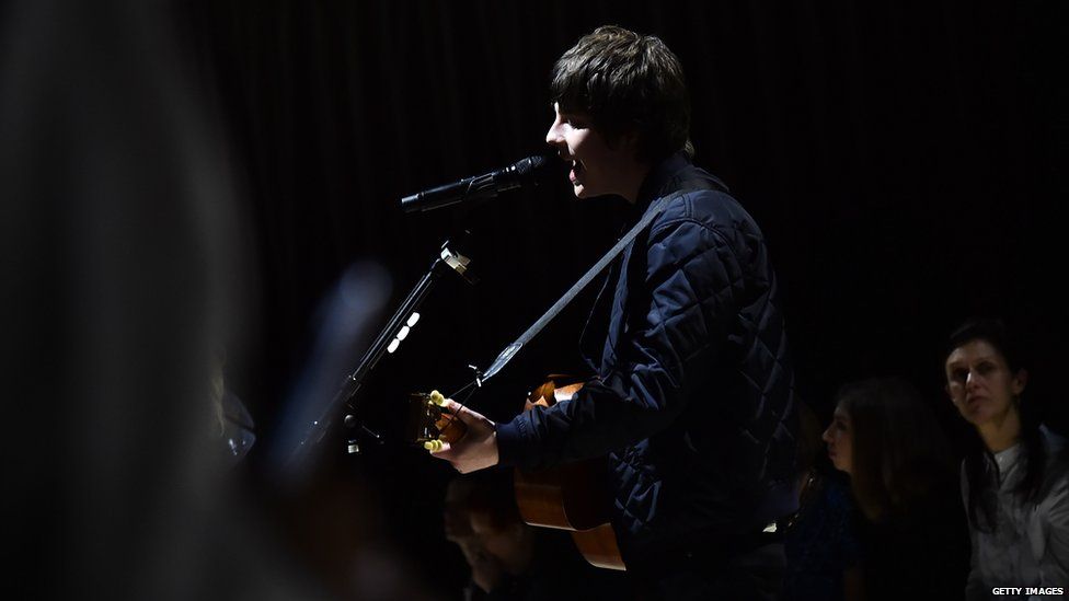 Jake Bugg: It's time to stop the fun and work harder - BBC News