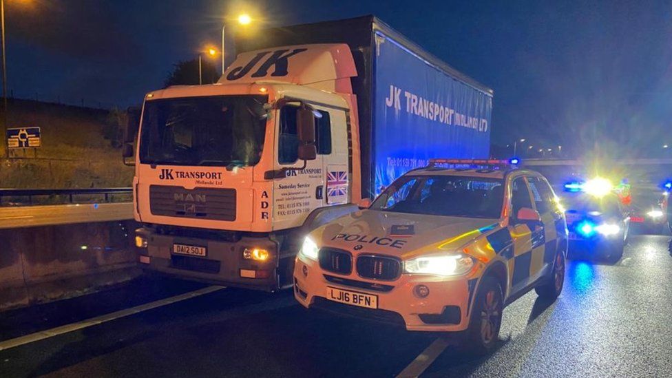 Milton Keynes 200 Televisions Stolen In Knifepoint Lorry Raid Bbc News