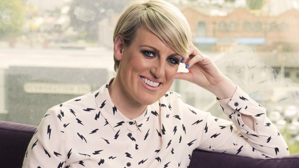 Steph McGovern: BBC reporter says 'posh' presenters earn more - BBC News