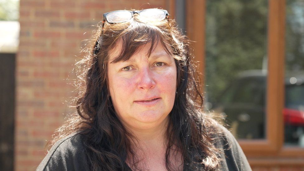 East West Rail: Could a new rail link 'tear apart' a village? - BBC News