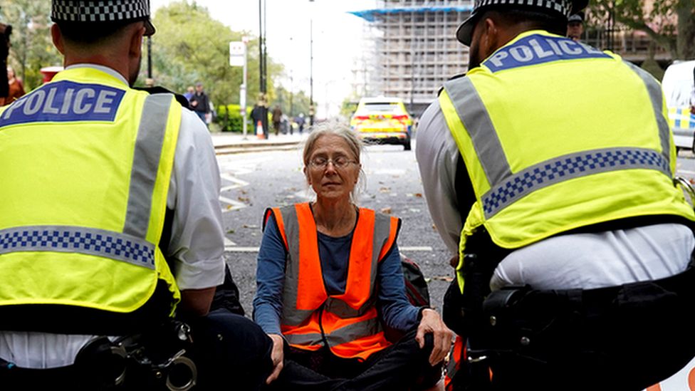 Just Stop Oil: Reporter speaks about her arrest at M25 protest - BBC News Just Stop Oil: Reporter speaks about her arrest at M25 protest - BBC News