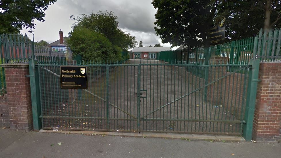 School holds monthly parties for birthday pupils - BBC News