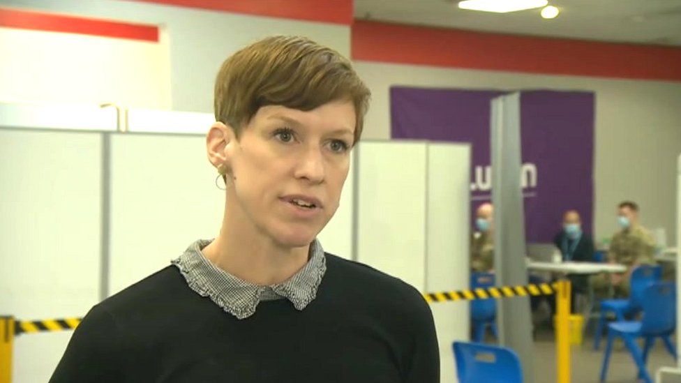 Get Covid jab says Luton mum who gave birth to twins in coma - BBC News