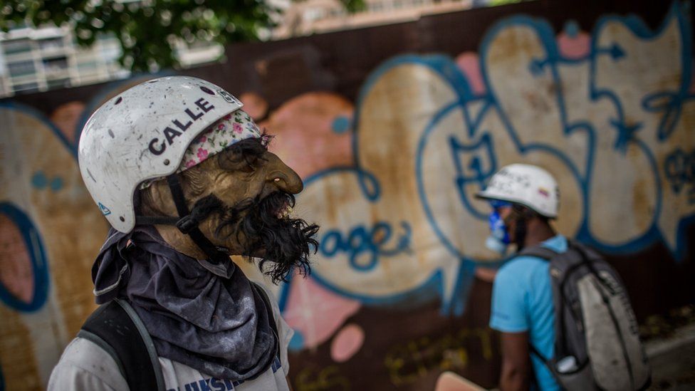 Venezuela protests: a week in pictures - BBC News