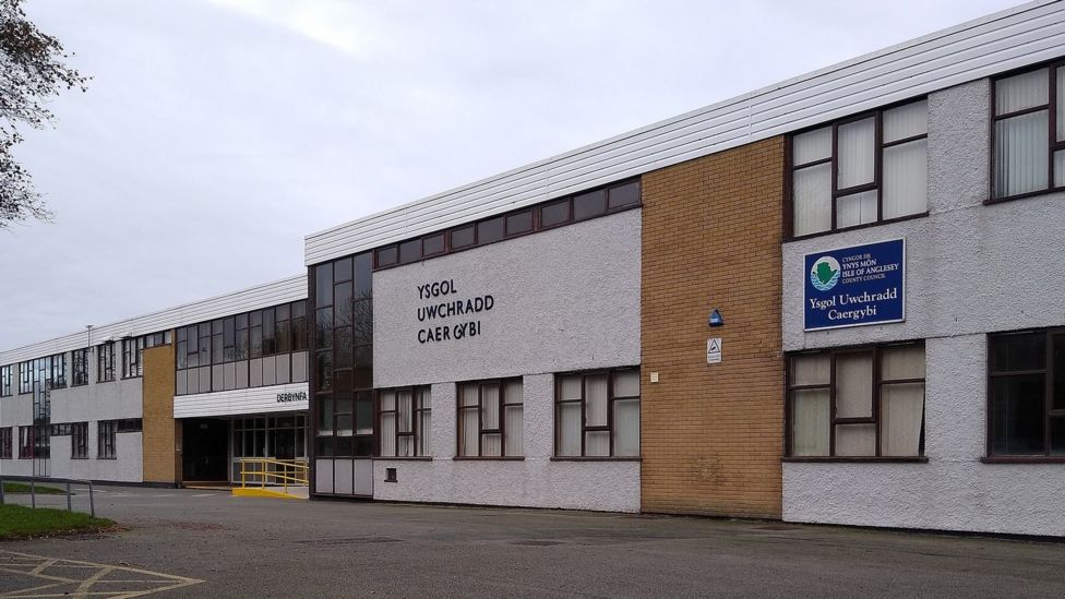 RAAC: Disgwyl mwy yn yr ysgol wedi gwaith diogelu - BBC Cymru Fyw