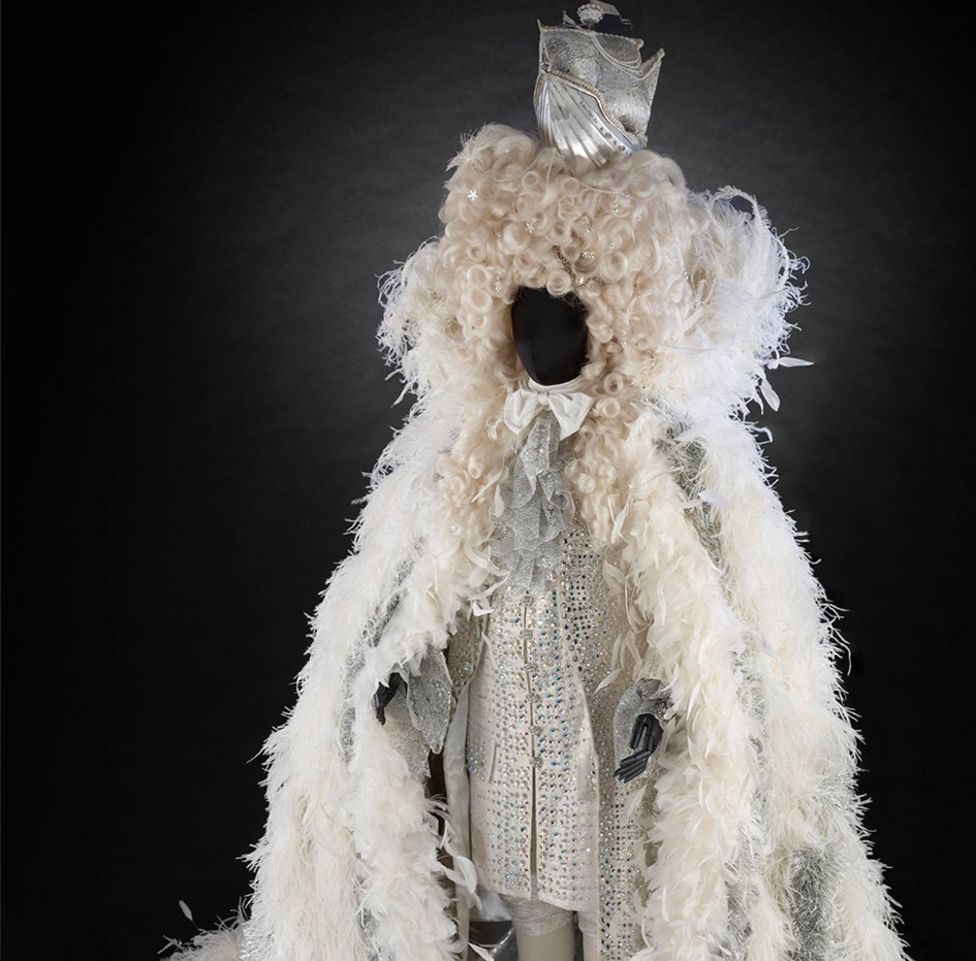 Iconic celebrity 'diva' outfits to go on display in London - BBC News