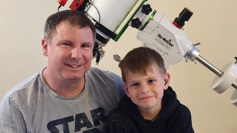 Space photography offers Somerset man lockdown 'escapism' - BBC News