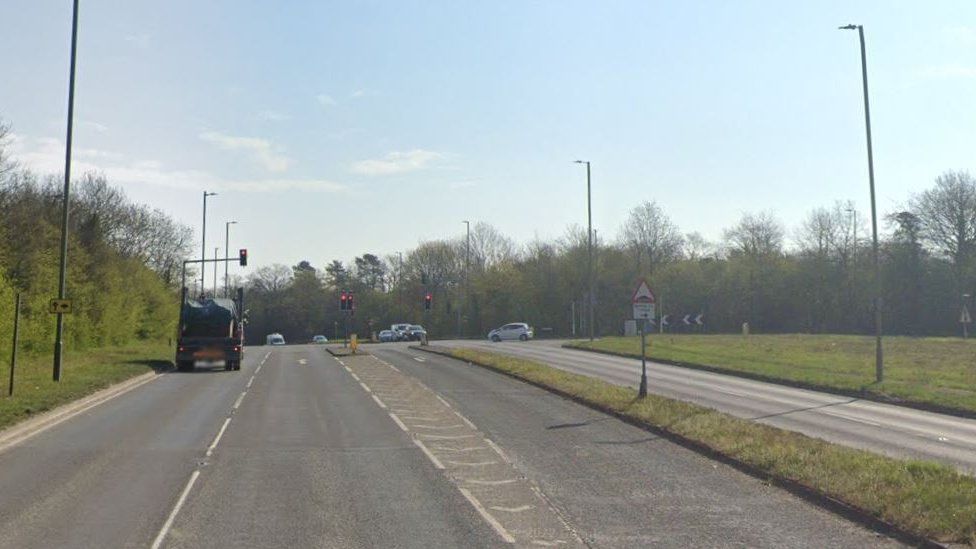 A31 crash: Witness appeal after double fatal collision - BBC News