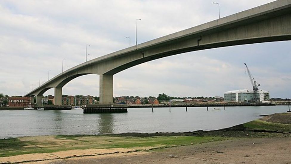 Man released after fatal Itchen Bridge crash - BBC News