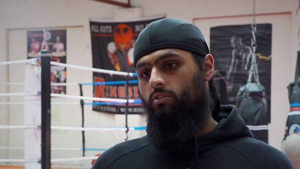 Boxing ban for bearded fighters overturned in Wales - BBC News