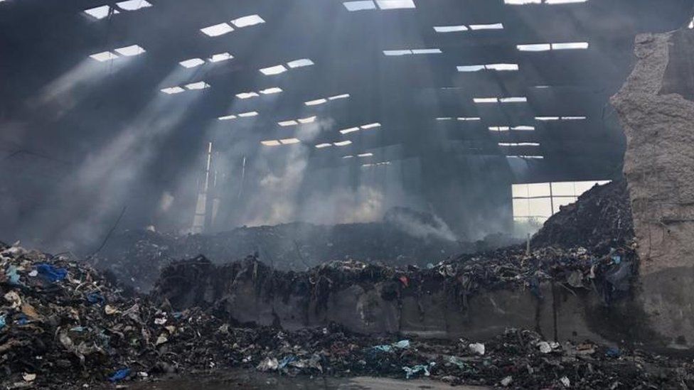 Telford recycling plant fire: Risk to air quality is 'low' - BBC News