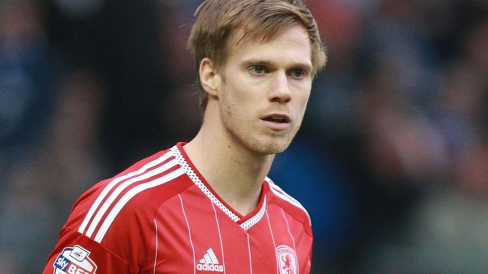 David Button: Fulham sign goalkeeper from Brentford - BBC Sport