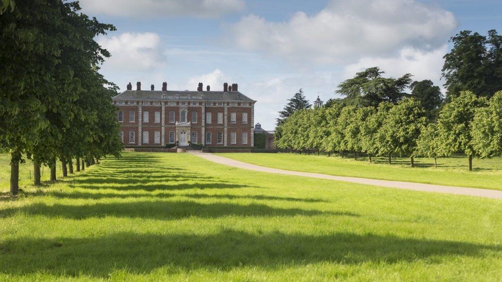 Beningbrough Hall marks reopening with Italian-inspired art - BBC News