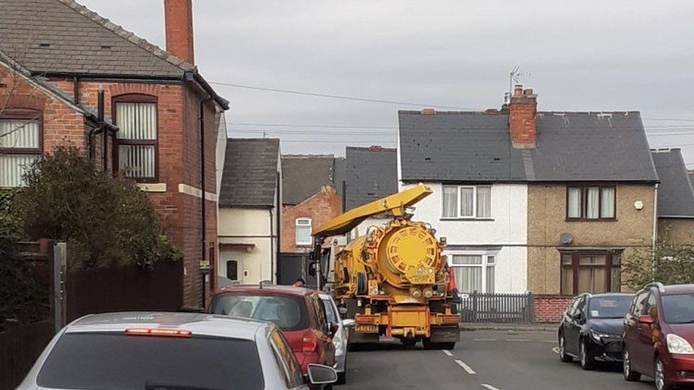 Derby City Council to buy second gully cleaning lorry - BBC News