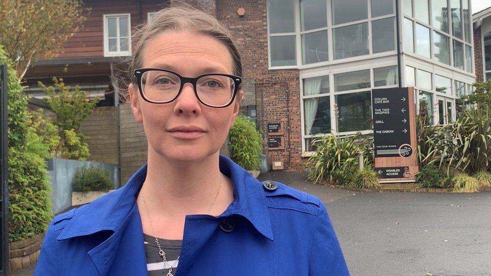 Belfast: Man treated in hospital after gas explosion in car - BBC News