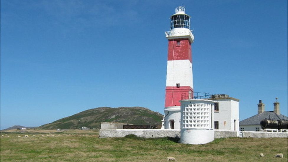 Y straeon tu ôl i rai o oleudai Cymru - BBC Cymru Fyw