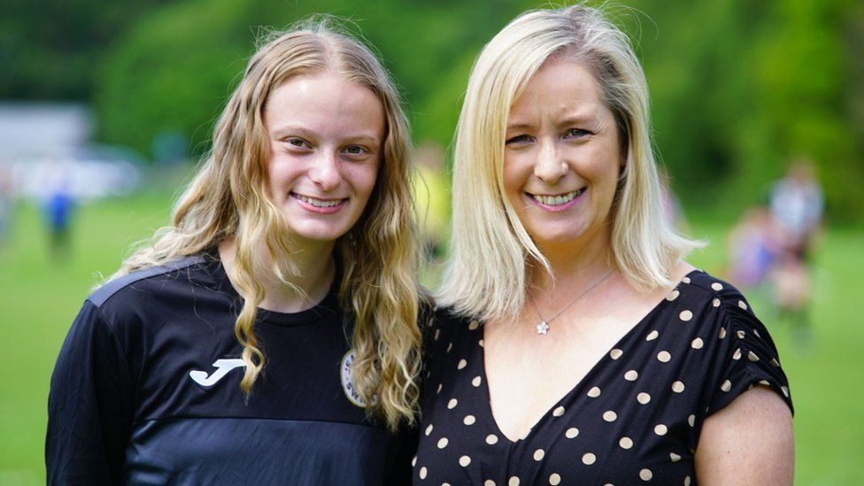 Euro 2020: The ways Scotland has changed since France '98 - BBC News