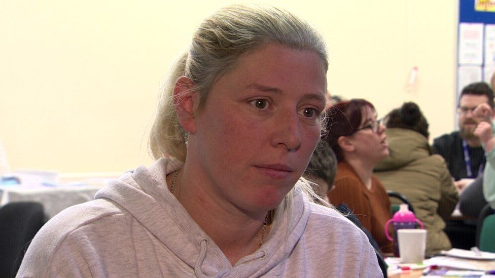 Energy bill payment delayed until after Christmas - BBC News