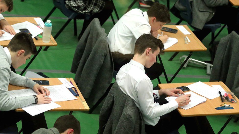 National 5: Radical plan for Scottish school exams expected - BBC News