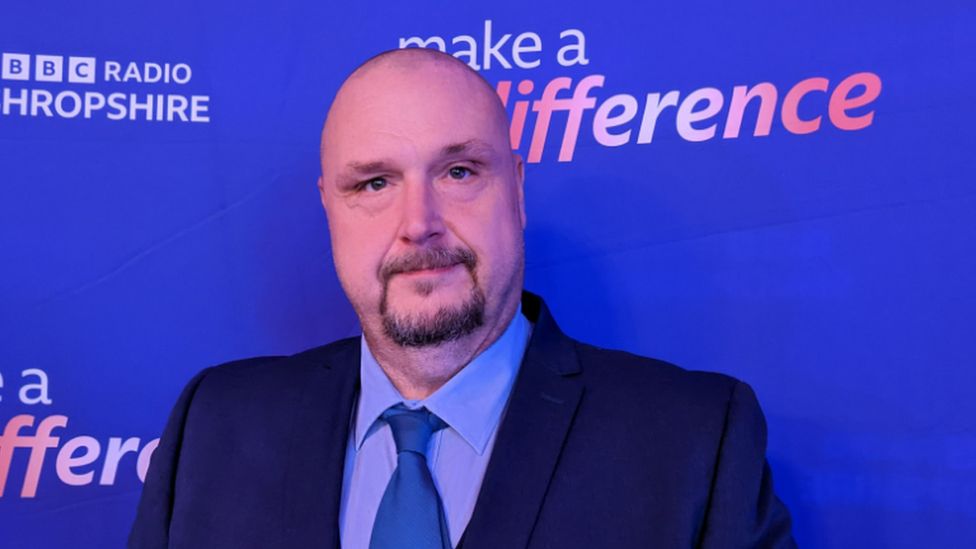 Make a Difference awards celebrate community heroes - BBC News