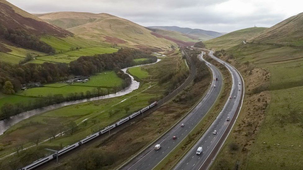 Cumbria's M6: Photo archive shows motorway at 50 - BBC News