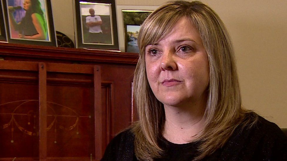 Trust probes Burnley and Wigan ambulance delay deaths - BBC News