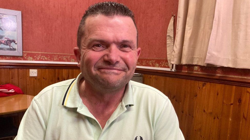 Môn: Diwedd y daith i deulu 2 Sisters wrth i'r ffatri gau - BBC Cymru Fyw