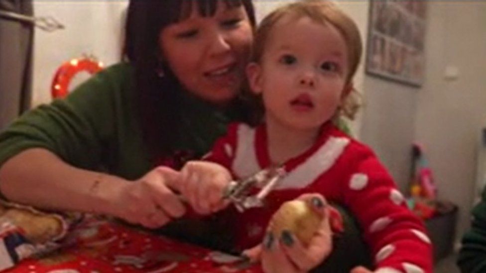 Durham families given free food and recipes to reduce waste - BBC News