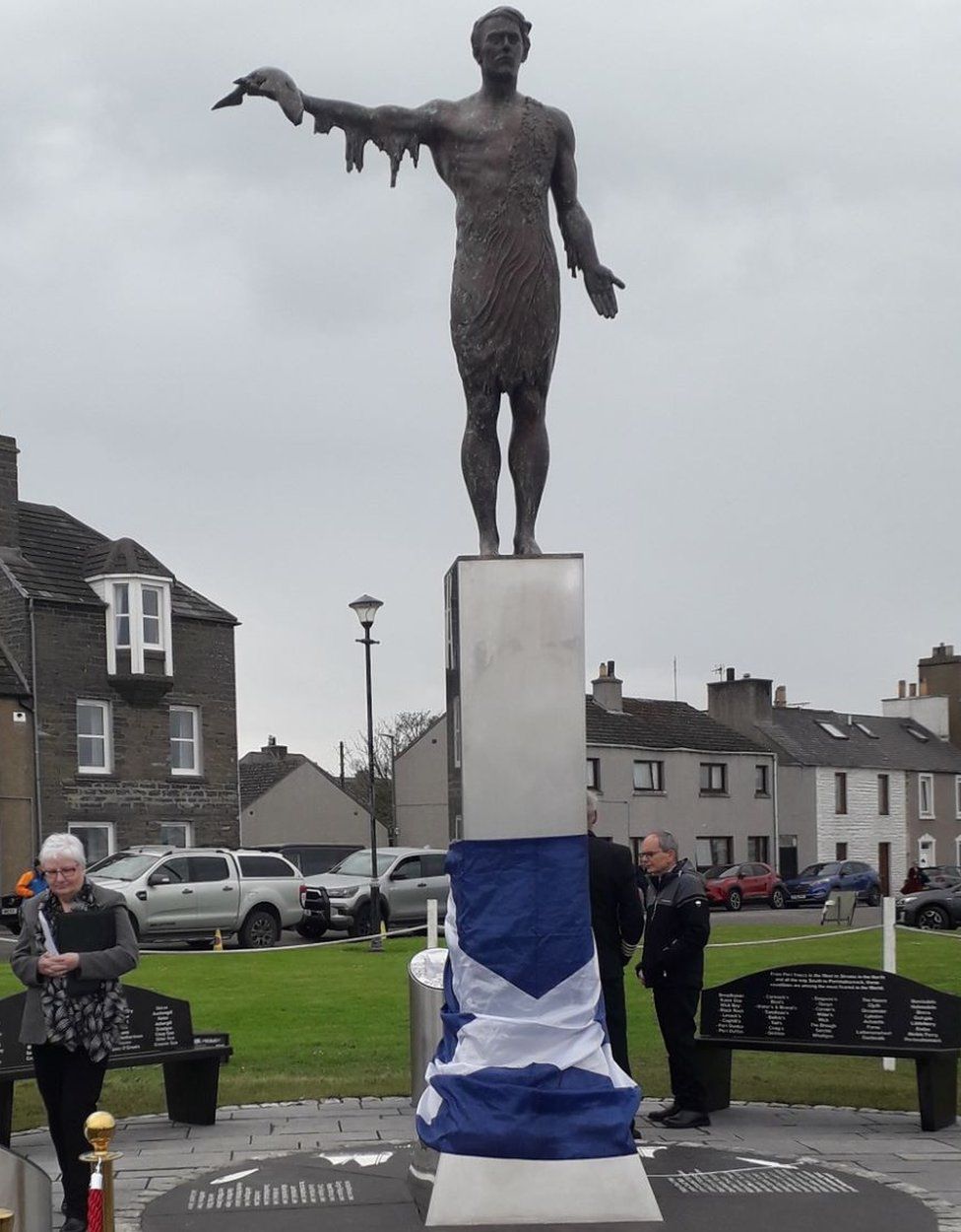 New Wick memorial remembers lost Highland seafarers - BBC News
