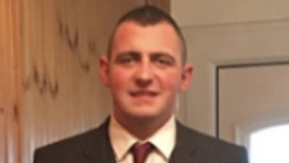 Men jailed for life over Blantyre man's shotgun murder - BBC News