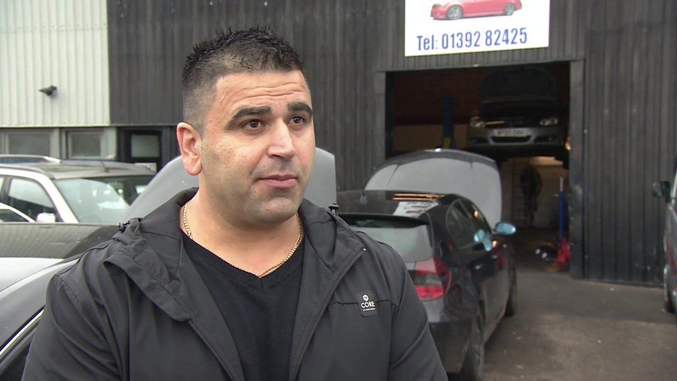 Devon brothers in plea over refugee father - BBC News