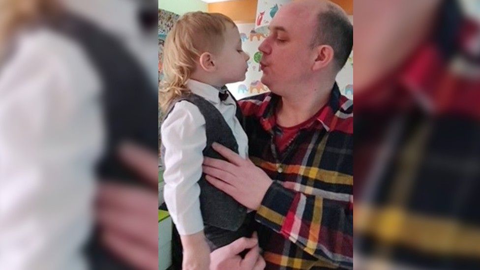 Mansfield: Father and two-year-old son who died after crash named - BBC ...